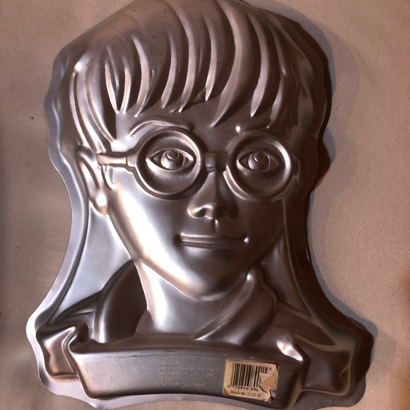 Wilton | Kitchen | Harry Potter Wilton Cake Pan 255000 | Poshmark